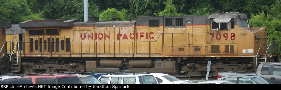 UP 7098, engineer's side, 7-20-2014